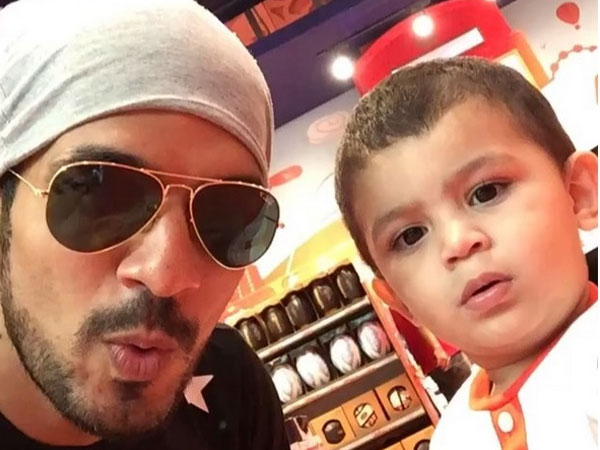 Arjun Bijlani & His Cute Son Ayaan Walk The Ramp - Filmibeat