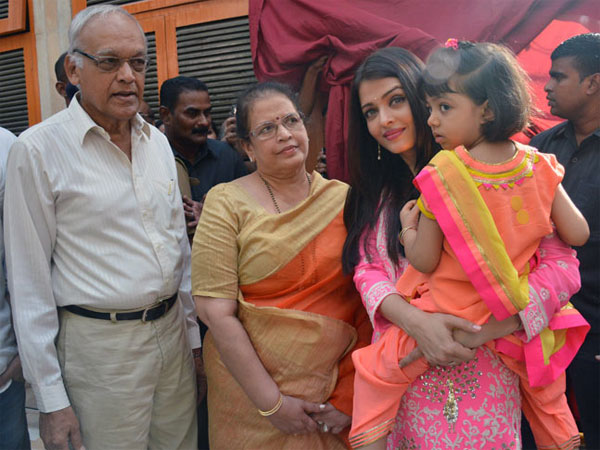 Unseen Pictures Of Aishwarya Rai Bachchan Vrinda Rai, Aishwarya Rai ...