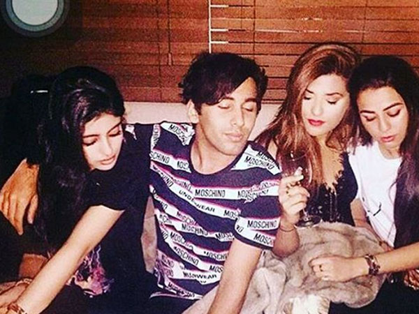 Navya Naveli Nanda New Picture With Dad Nikhil Nanda, Navya Naveli ...