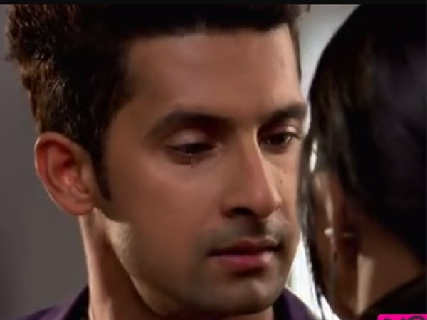 Roshni Proposes Neil! Sid Watches The Scene Helplessly! - Filmibeat