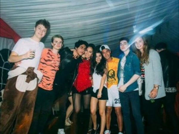 Aryan Khan New Party Pictures, Aryan Khan Spotted Dancing With Girl ...