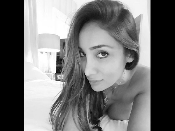 The Reason Behind Sofia Hayats Shocking Transformation From Model To Nun Filmibeat 