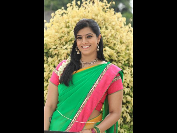 Varalaxmi Sarathkumar Plays The Role Of A Don In Kasaba - Filmibeat