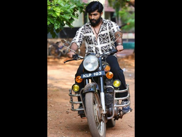 First Look Poster Of Ore Mukham Is Out - Filmibeat