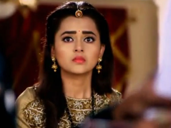 Swaragini Spoiler: Ragini & Swara Join Hands To Trap Adarsh - Filmibeat