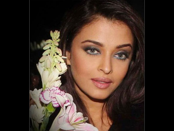 Aishwarya Rai New Selfie Safaigiri Awards Aishwarya Rai Bachchan ...