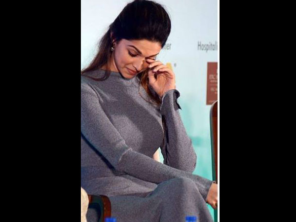 Deepika Padukone Cry At Event, Deepika Padukone On Depression, Deepika ...