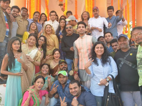 8 Years Of Yeh Rishta Kya Kehlata Hai: Hina Khan Receives Gift; YRKKH ...