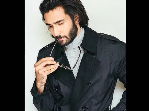 Pictures of late actor Vinod Mehra's son Rohan - Filmibeat