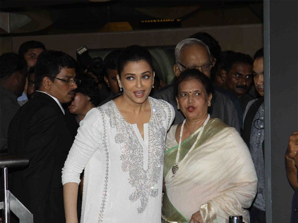 Aishwarya Rai Bachchan Celebrates Mommy Vrinda Rai Birthday, Aishwarya ...