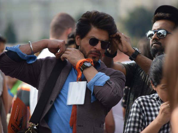 Shahrukh Khan Averts Clash With Akshay Kumar, Srk Shifts Jab Harry Met ...