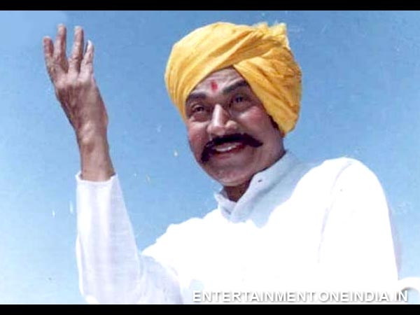 Rare Photos Of Dr. Rajkumar On International Yoga Day - Filmibeat
