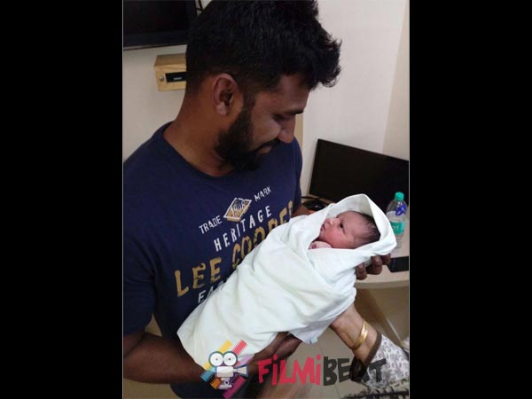 Pictures Of Shwetha Srivatsav With Her Daughter - Filmibeat