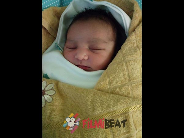 Pictures Of Shwetha Srivatsav With Her Daughter - Filmibeat