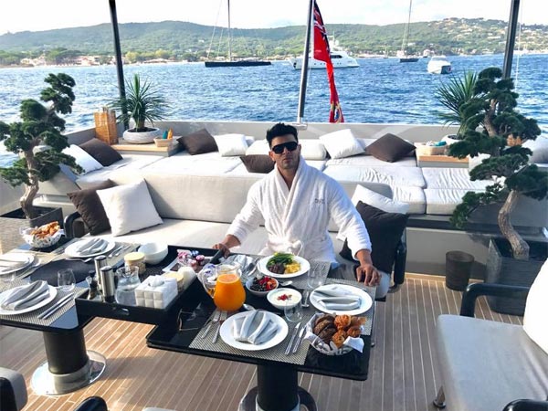 'Style' Actor Sahil Khan Enjoys Life With Bikini Babes, Champagne ...