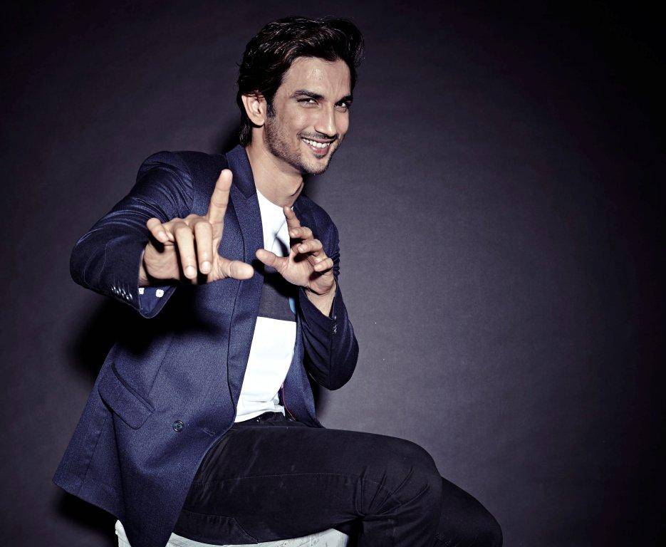 Pictures of Sushant Singh Rajput and Sara Ali Khan seeking blessings at ...