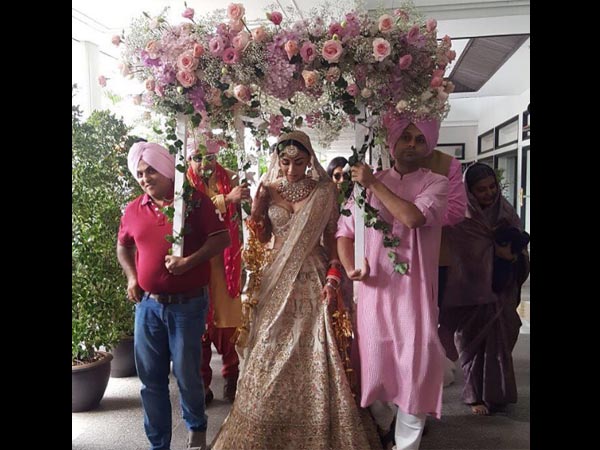 Amrita Puri & Imrun Sethi Wedding Pictures. - Filmibeat