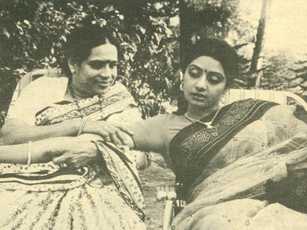 Old Pictures Of Sridevi With Her Father, Mother, Sister & Relatives ...