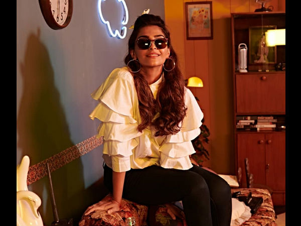 Sonam Kapoor Delete Deepika Padukone Padman Video, Fans Call Sonam ...