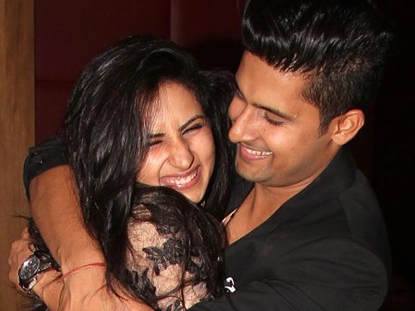 Ravi Dubey & Sargun Mehta's 5th Wedding Anniversary | Sargun Said 'Chee ...