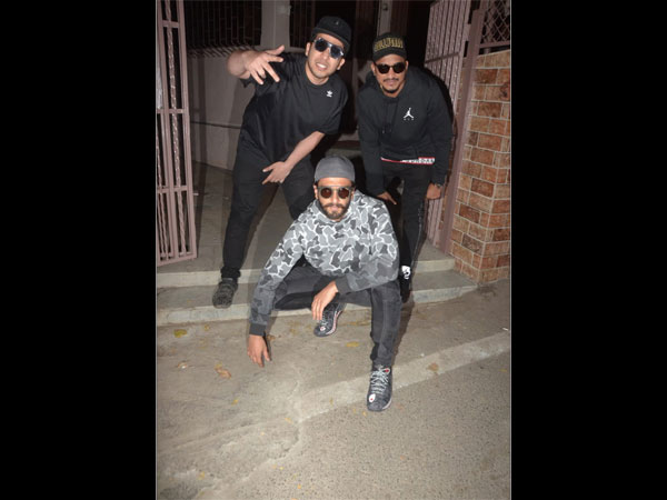Ranveer Singh Poses With Original Gully Boys | Ranveer Divine Naezy ...