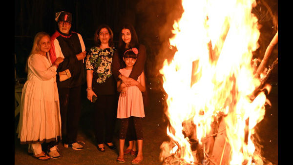 Jaya Amitabh Aishwarya Rai Bachchan Bond Over Gujiya| Aishwarya Rai ...