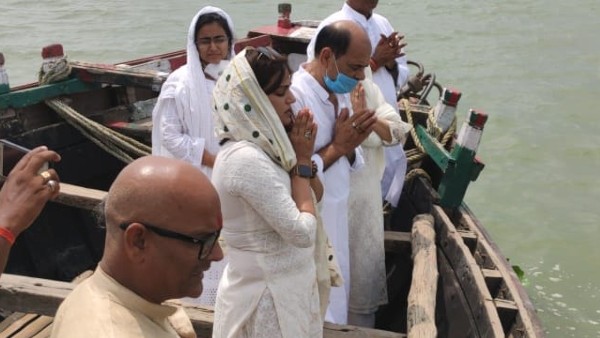 Sushant Singh Rajput Ash Immersion Pictures | Sushant Singh Rajput's ...