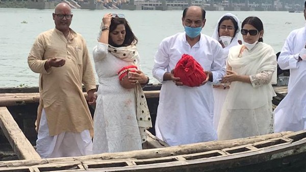 Sushant Singh Rajput Ash Immersion Pictures | Sushant Singh Rajput's ...