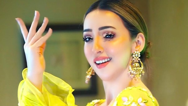 Multiskilled Lifestyle And Beauty Blogger Afsha Khan Admires Her ...