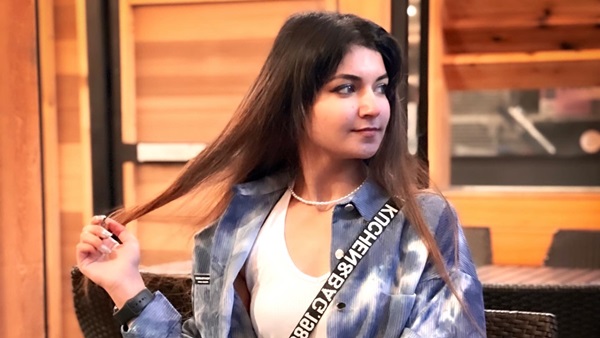 Actress Esha Jhanji Is A Popular Face On The Internet For Her Creative ...