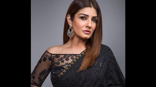 Raveena Tandon Dedicates Award To Her Late Father Ravi Tandon - Filmibeat