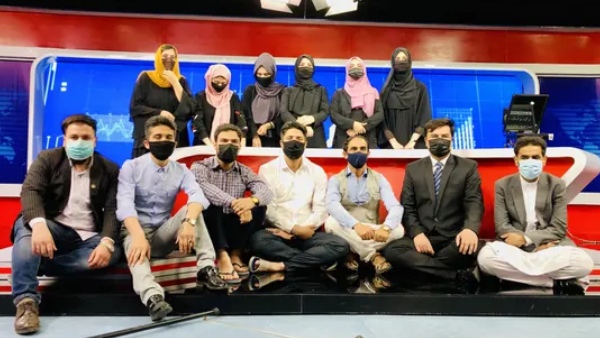 Afghan Male TV Anchors Cover Faces In Support Of Female Colleagues ...