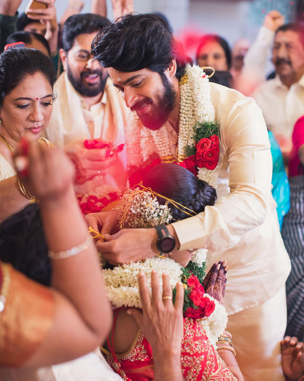 Harish Kalyan Kisses His Bride Narmada Udaykumar As They Tie The Knot In A Traditional Ceremony ...