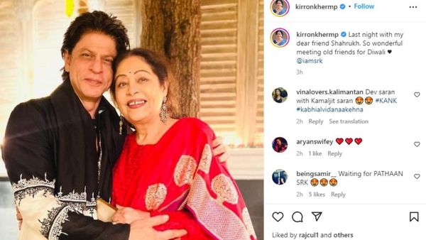 Kirron Kher Posts Adorable Picture With ‘Old Friend' Shah Rukh Khan ...