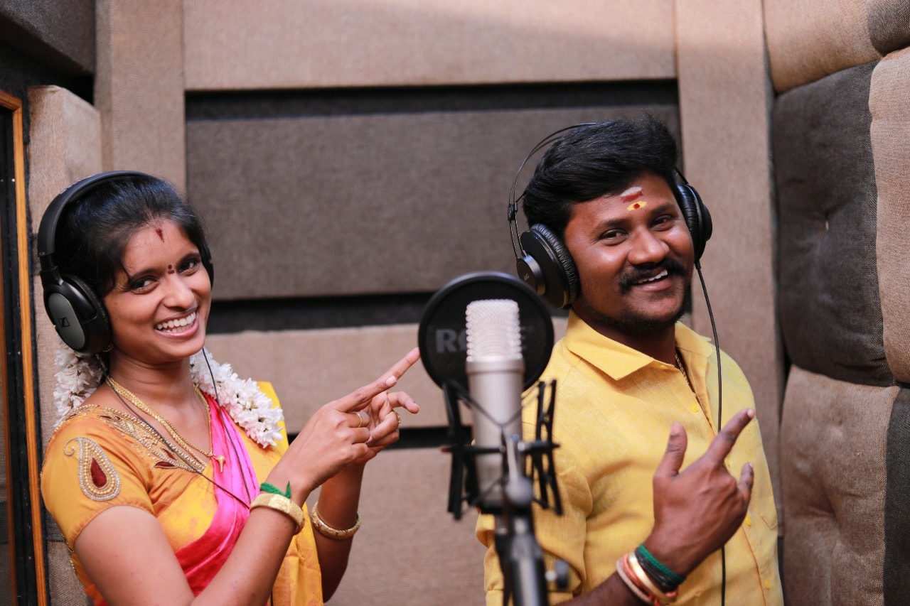 Folk Singer Rajalakshmi Turns Heroine In Enakku Veru Engum Kilaigal ...