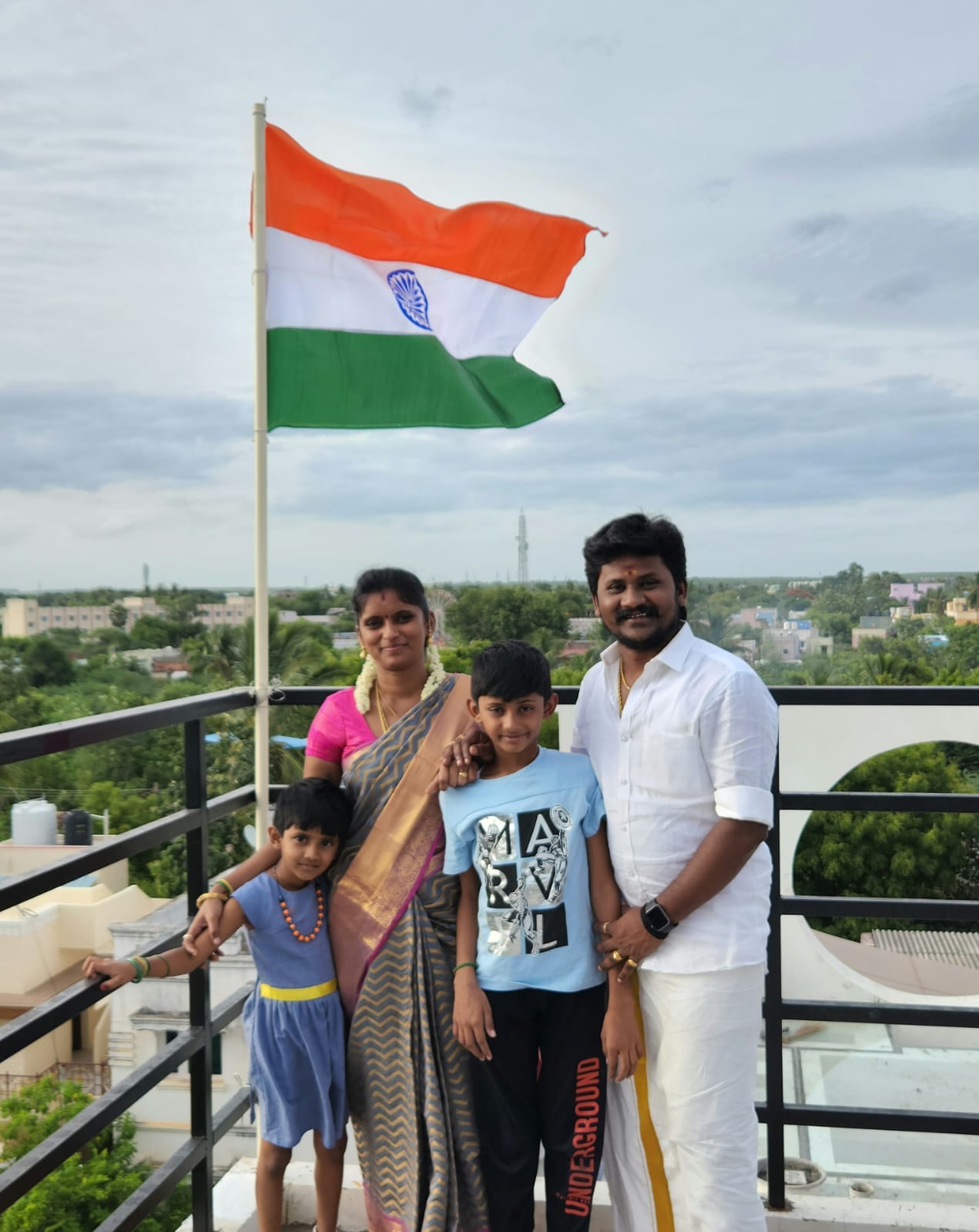 Folk Singer Rajalakshmi Turns Heroine In Enakku Veru Engum Kilaigal ...