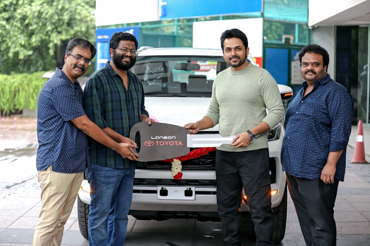 Karthi's Sardar Movie Producer Lakshman Kumar Gifts A Car To Director ...
