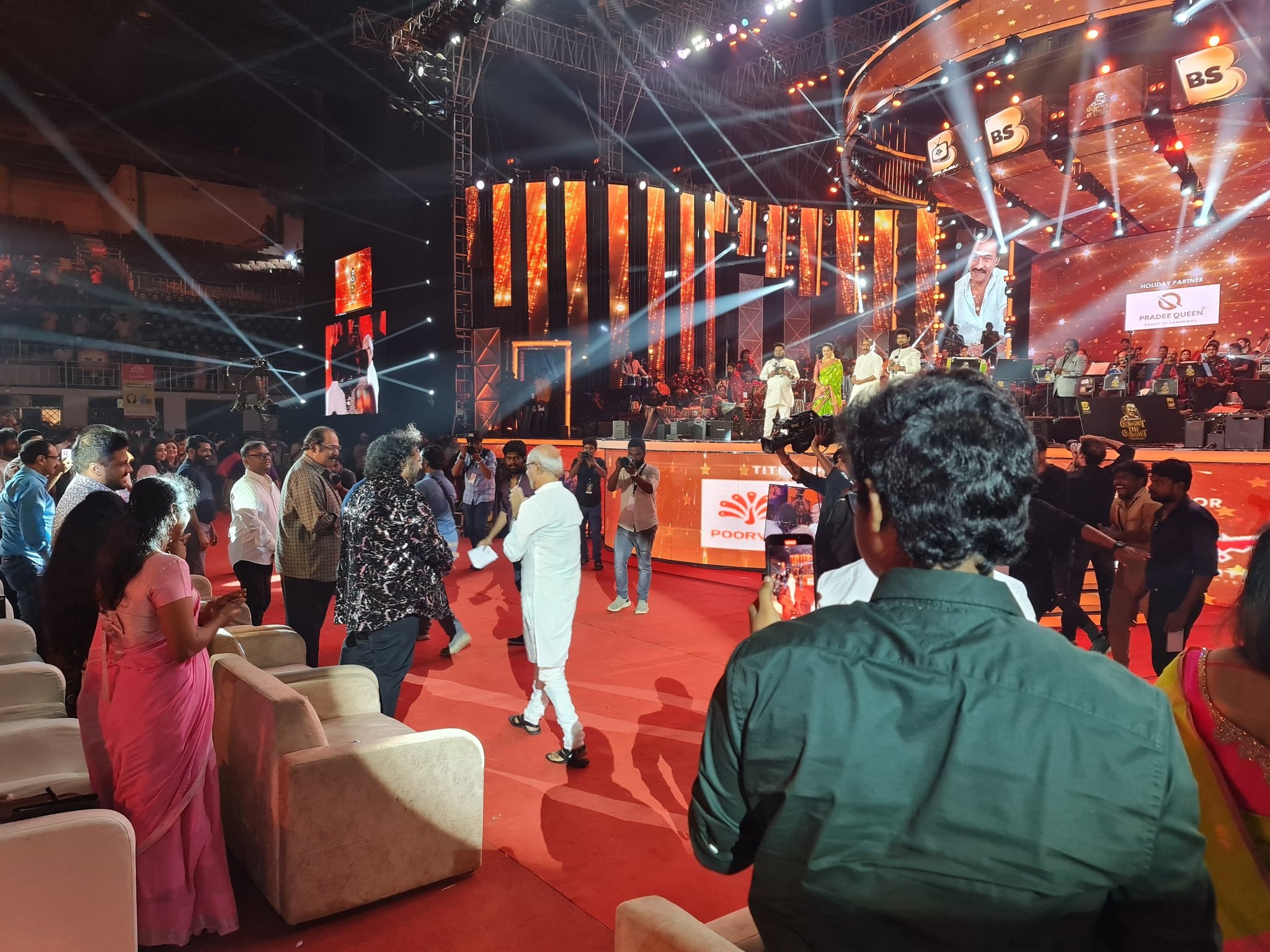 Superstar Rajinikanth’s Mass Entry Video In Thenisai Thendral Deva’s ...