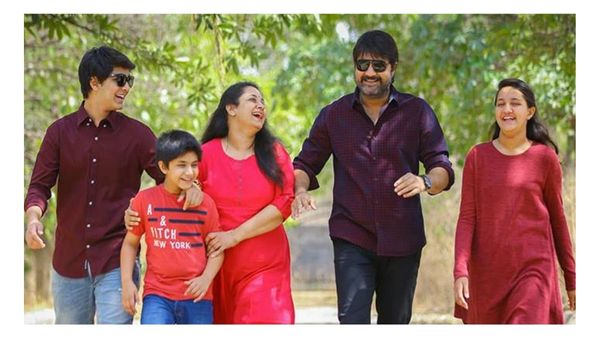 Srikanth's Filmy Proposal To Wife Ooha Goes Viral Amid Divorce Rumours ...