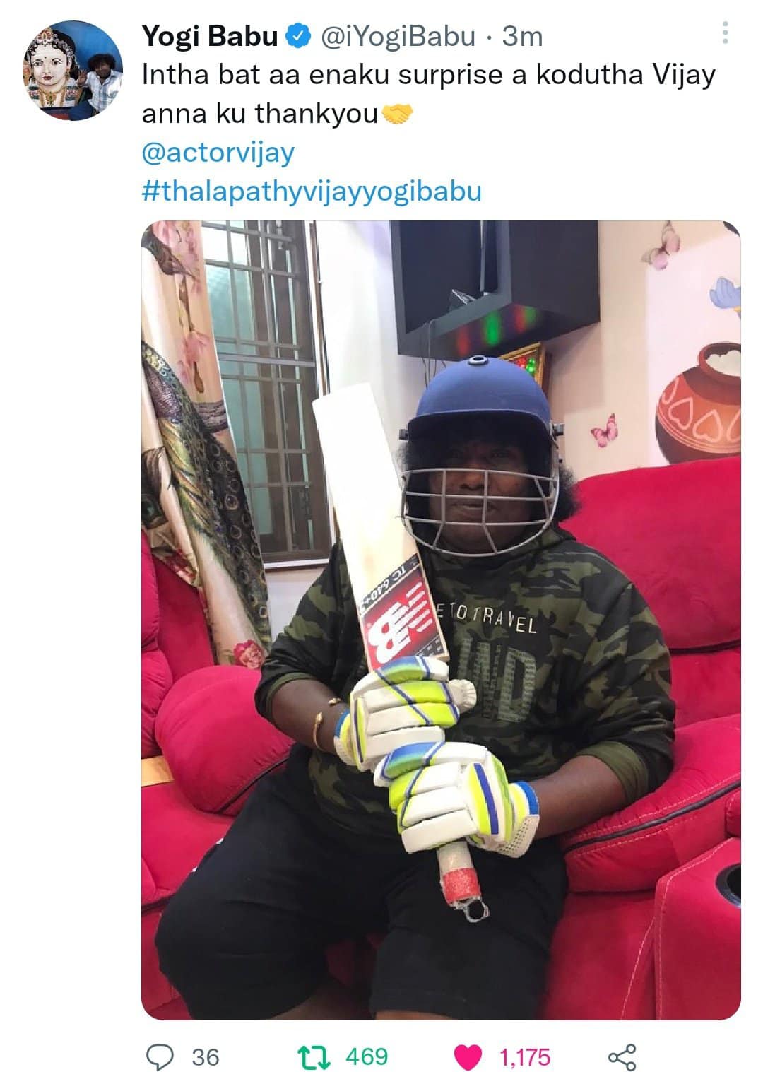 Thalapathy Vijay Has A Surprise Gift For Comedian Yogi Babu; Picture Goes Viral! - Filmibeat