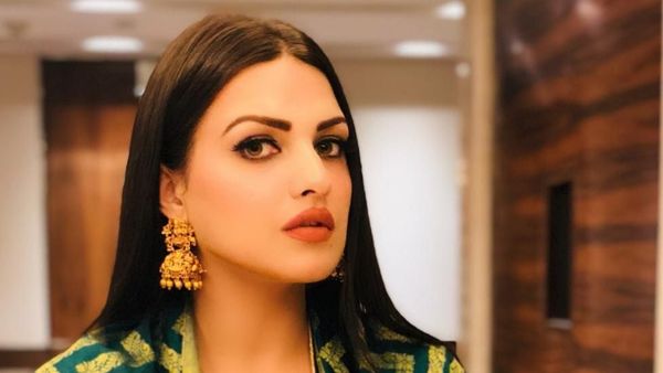 Himanshi Khurana Reveals Battling ‘Severe Depression' Post-Bigg Boss ...