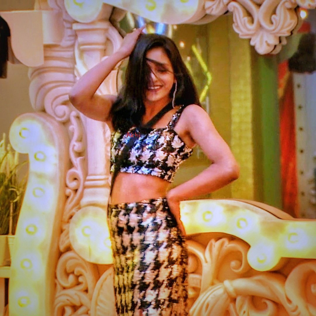 Bigg Boss 16 Fans REACT As Anil Kapoor Compares Sumbul Touqeer To Deepika Padukone Besharam Rang ...