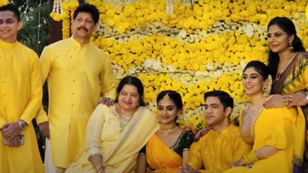 Serial Actress Asha Sarath Family Photo