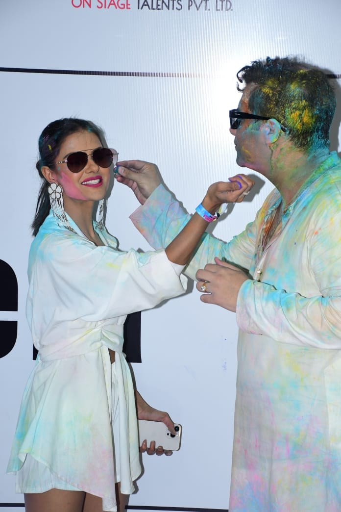 Holi 2023: Priyanka Choudhary Sumbul Touqeer Viral Dance Video With ...