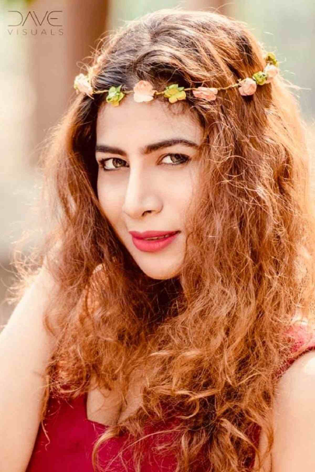 Haal-E-Dil Singer Harshit Saxena Ties The Knot With Actor Samonica ...