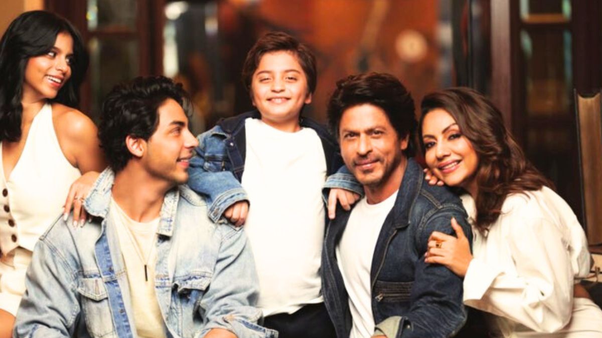 Aryan Khan Smiling His Heart Out In Unseen Pic With SRK, Gauri, AbRam ...