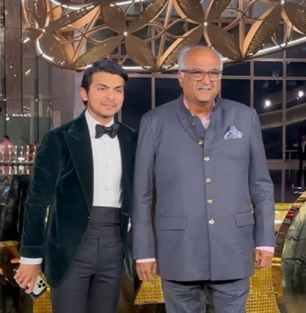 Top Bollywood News: Kareena Kapoor Hints At Ki & Ka Sequel; Shah Rukh Khan’s UNSEEN Pic From ...