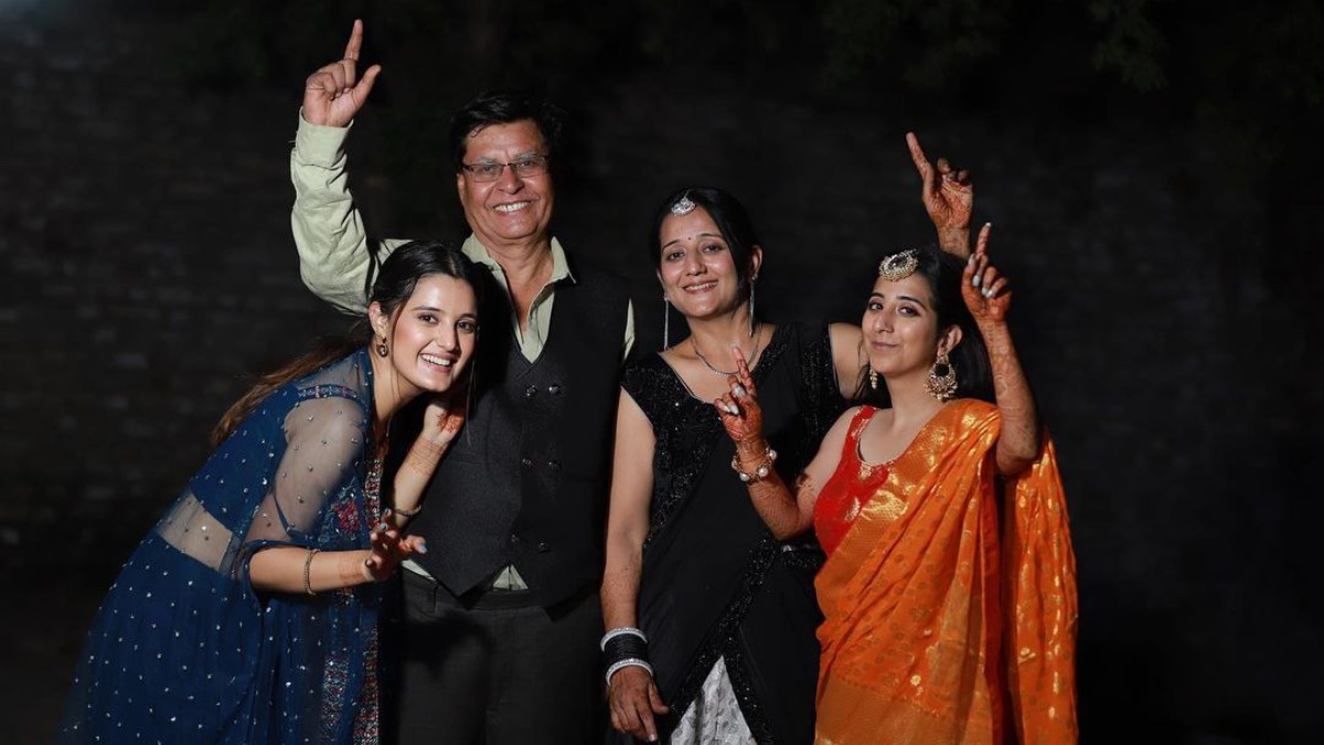 Shoaib Ibrahim Ajooni Co-Star Ayushi Khurana Plans A Sweet Surprise By ...