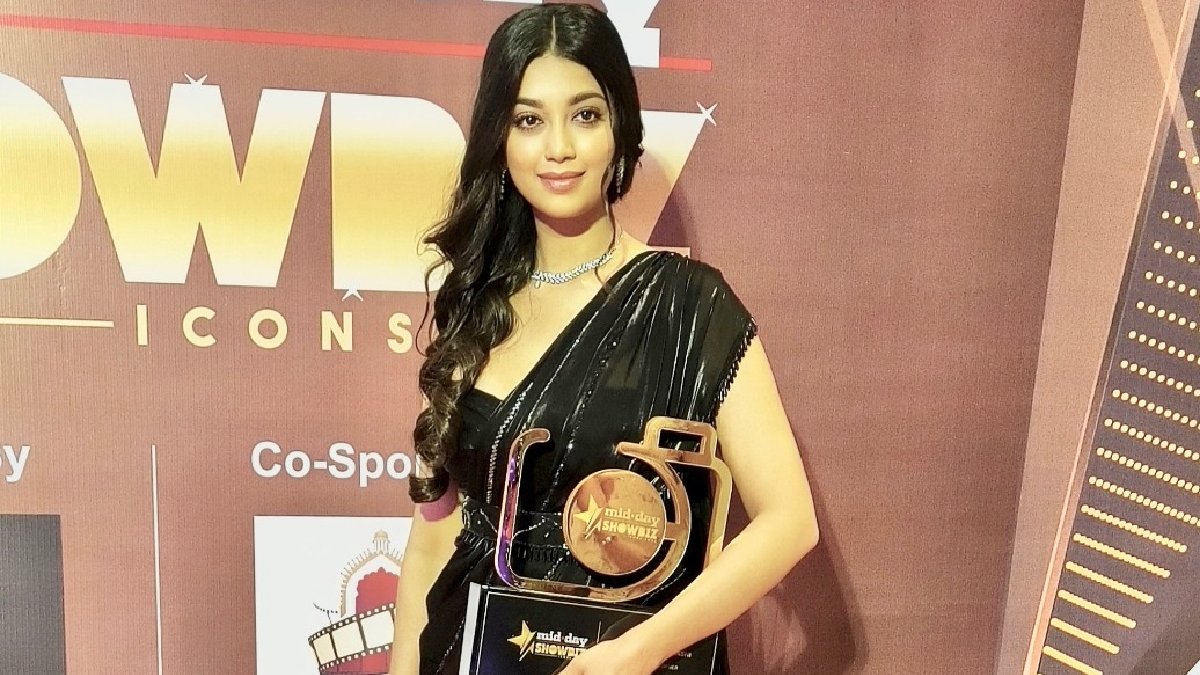 Digangana Suryavanshi Receives Versatile Actress Award for Her ...