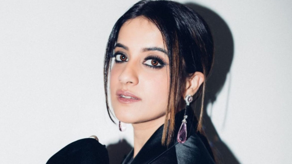 Jasleen Royal's 'Heeriye' Reaches No. 1 Position on Spotify, Overtaking ...